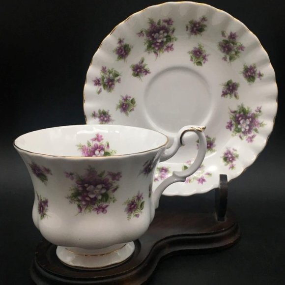 Royal Albert | Dining | Royal Albert Sweet Violet 5 Piece Place Setting | Poshmark